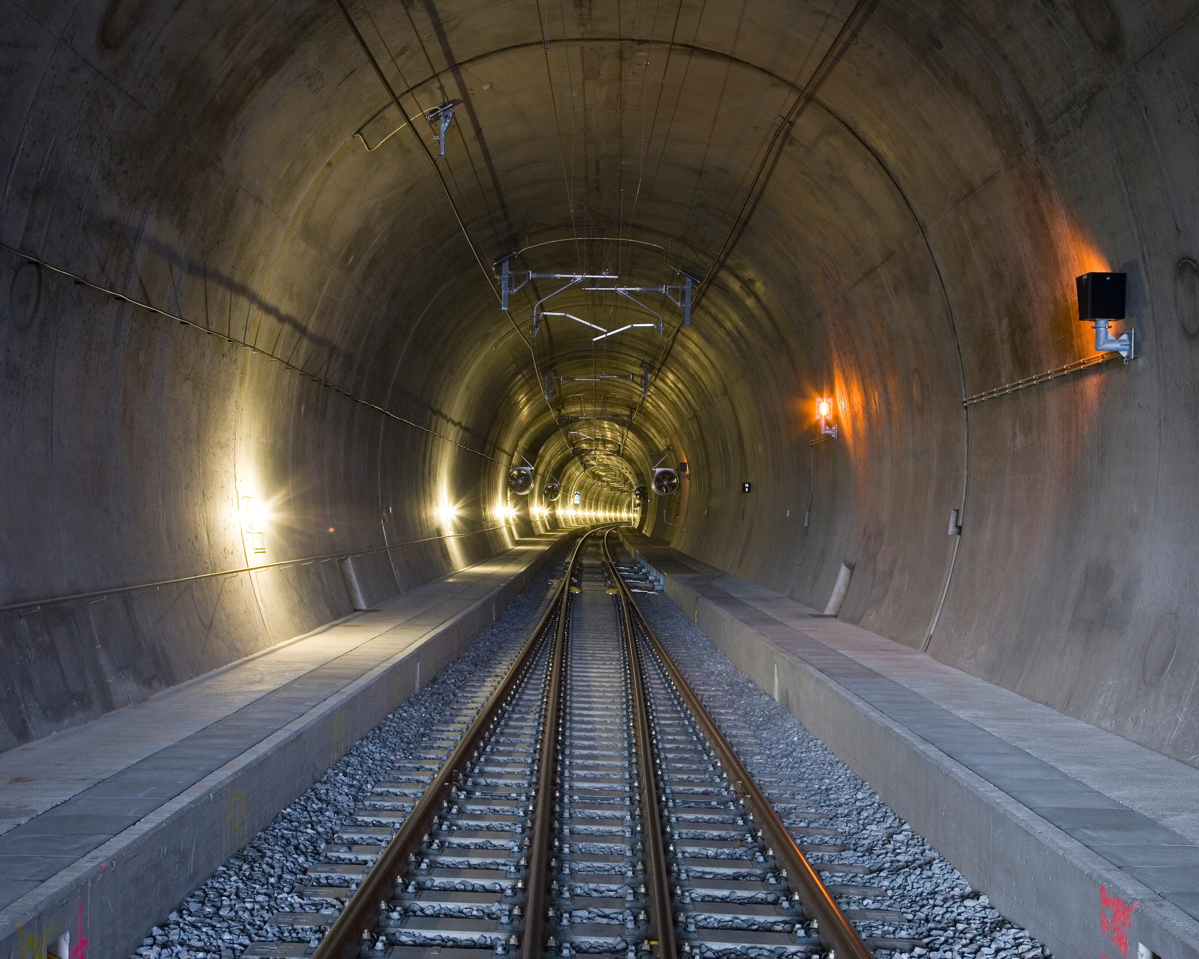 Lötschberg-Basistunnel - NEAT – Neue Eisenbahn-Alpentransversale - BLS AG
